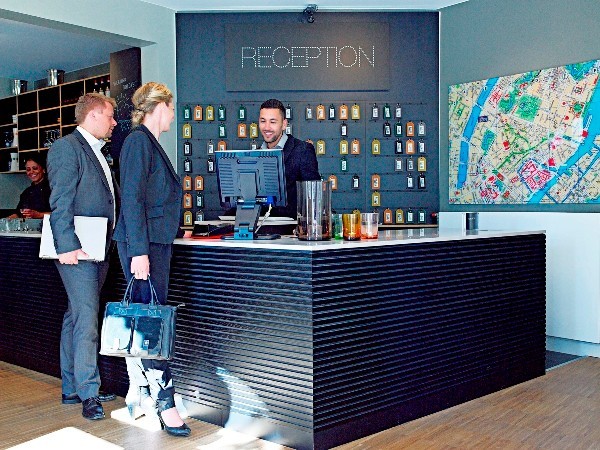 Reception là gì? Receptionist là gì?