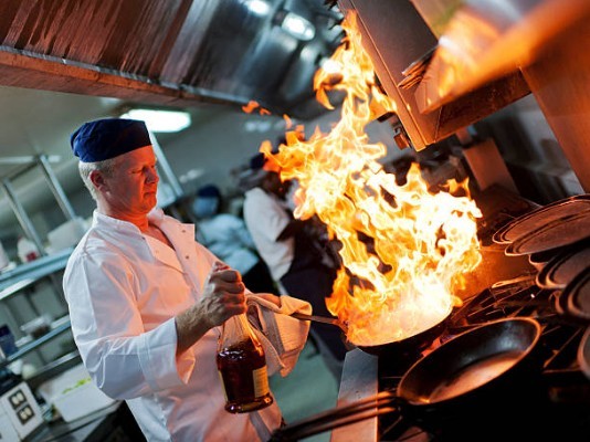Flambe là gì? 4 Điều về Flambe không phải nhân viên bếp nào cũng biết