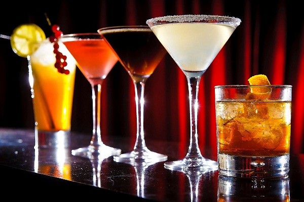 Kỹ thuật khuấy trong pha chế cocktail Bartender cần biết
