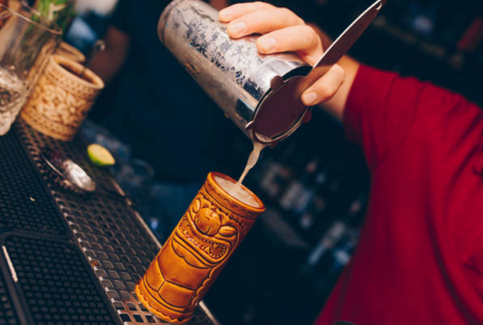 3 Cách lọc cocktail sau khi pha chế